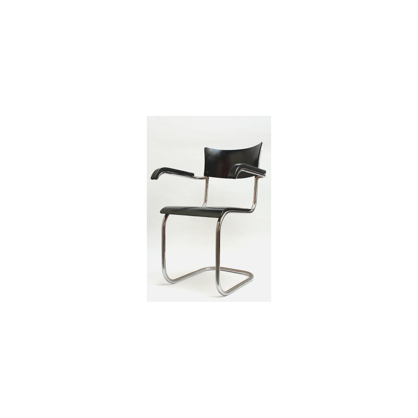 Tube frame chair early model - Retro Studio