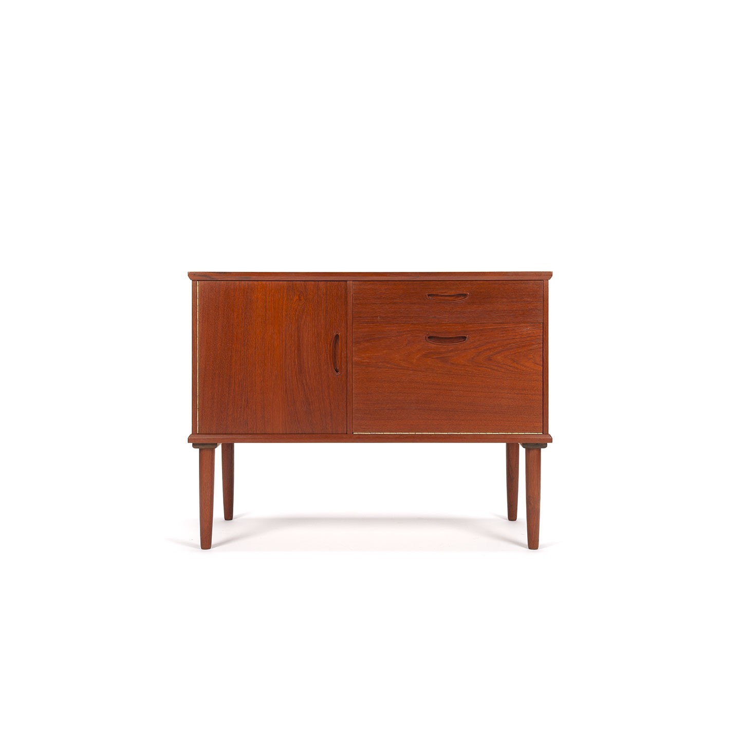 Danish vintage small model cabinet in teak - Retro Studio